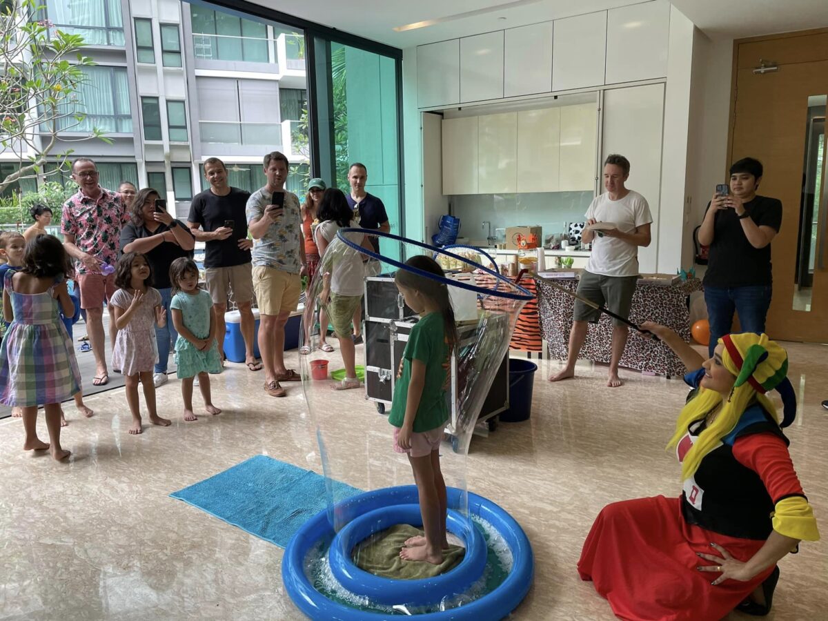 BIRTHDAY PARTY INDOOR & OUTDOOR BUBBLE FUN GALLERY | Sally Bubble Show