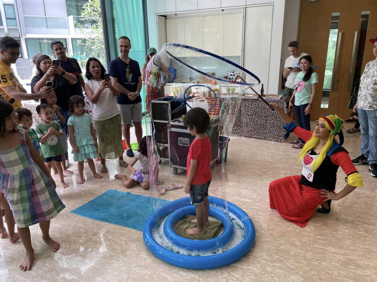 BIRTHDAY PARTY INDOOR & OUTDOOR BUBBLE FUN GALLERY | Sally Bubble Show